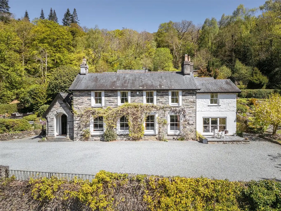 Woodlands Estate house/Plas Coedfa | VisitWales